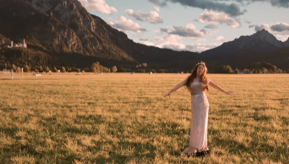 Fly to Paradise Video Vignette - Sarah Brightman : Sarah Brightman